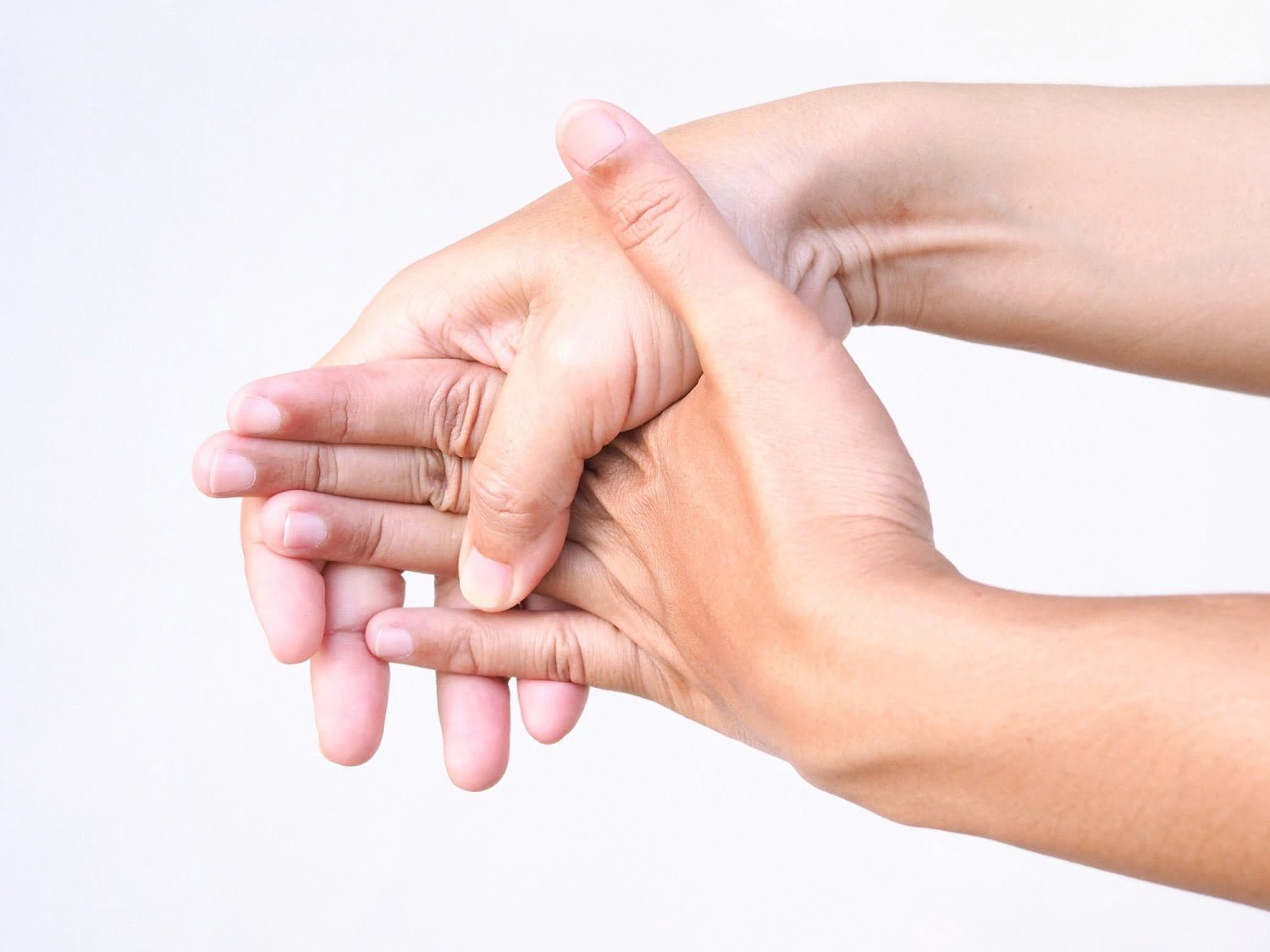 Doigt à gâchette : 7 solutions maison qui améliorent la situation