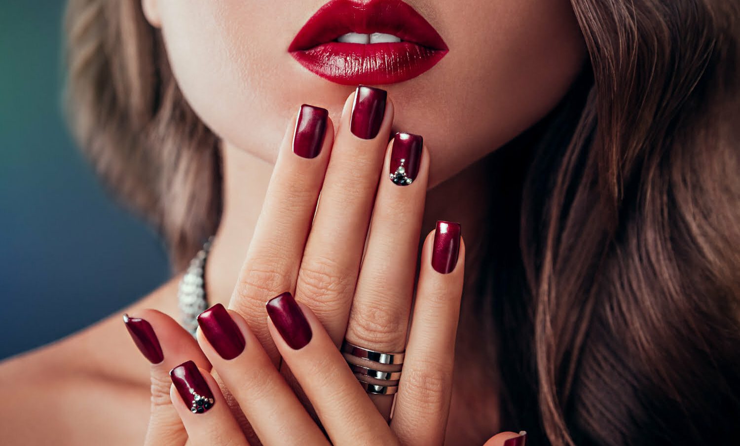 Ongles tendance : Quelles sont les couleurs et les formes à choisir