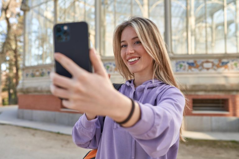 Sommeil des ados : le smartphone une heure avant le coucher retarde le ...